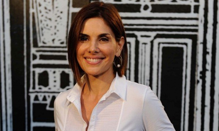 Helena Fernandes surge com barriga chapada e impressiona, aos 51 anos